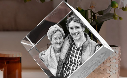 Unlocking Memories with the Elegance of a 3D Glass Picture Cube